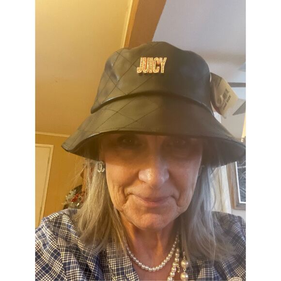 Juicy Couture | Accessories | Nwt Juicy Couture Black Quilted Annie ...